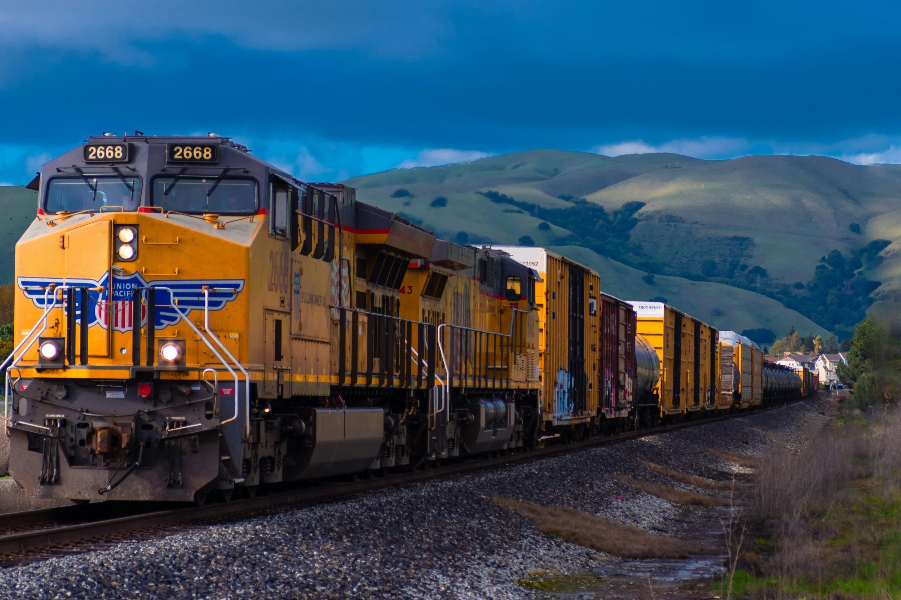 Ocean, Air, and Land Freight: A Comparison Guide - Bondex Supply Chain ...